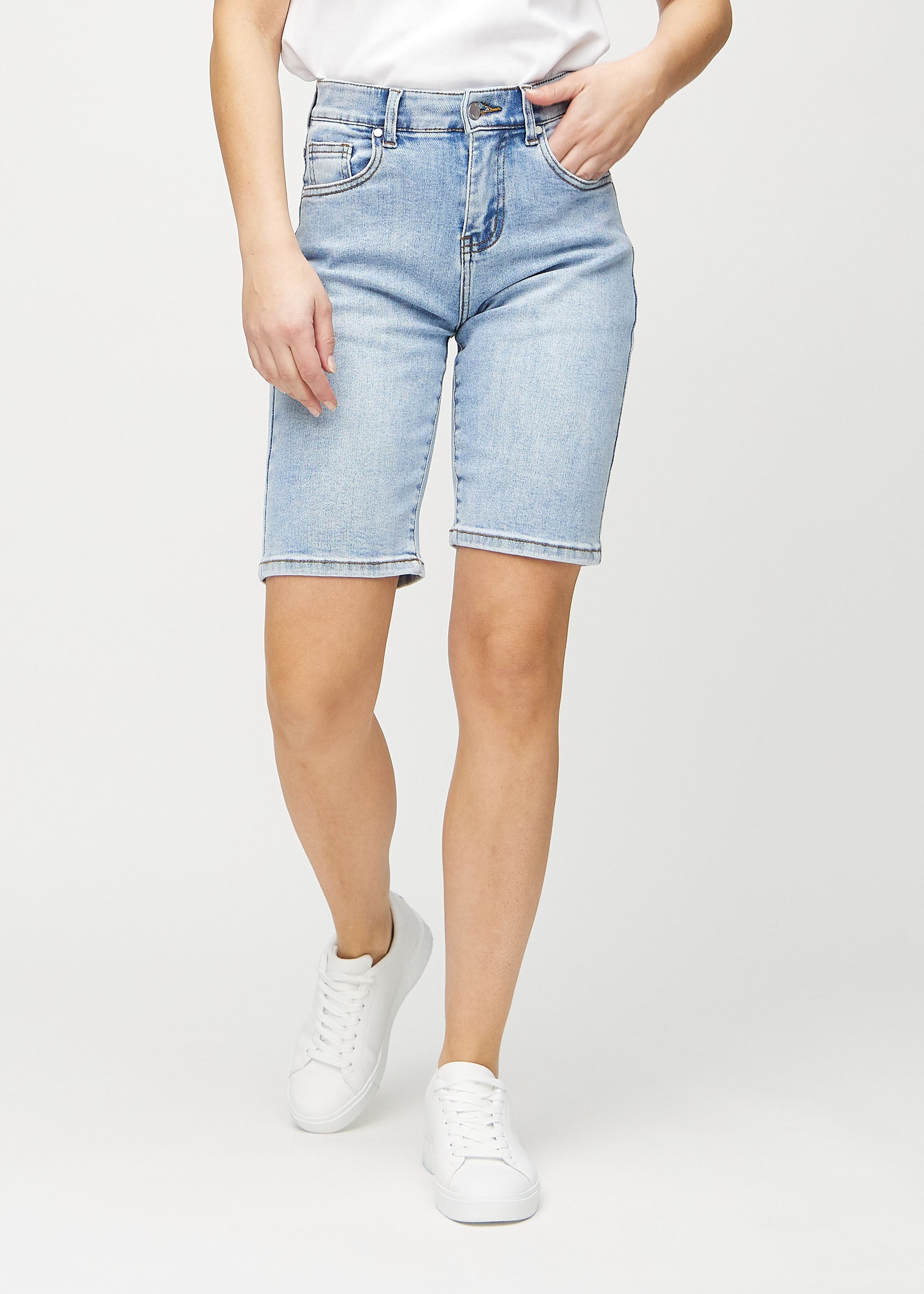 Waves™ Middle-Regular Denim Shorts - Lyseblå - Dame | Perfect Jeans